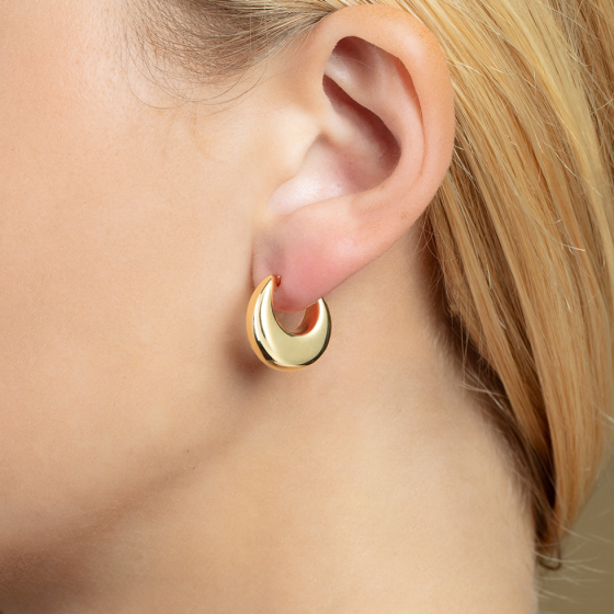 e15337 14K Medium Tapered Hoops | Royal Chain Group